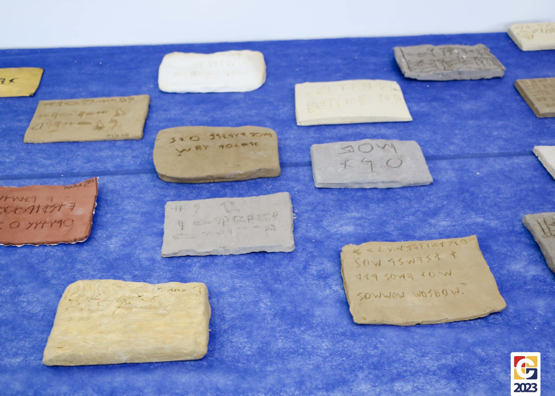 ️ Alfabetos antigos em tabletes de argila; turmas dos Anos Iniciais ...