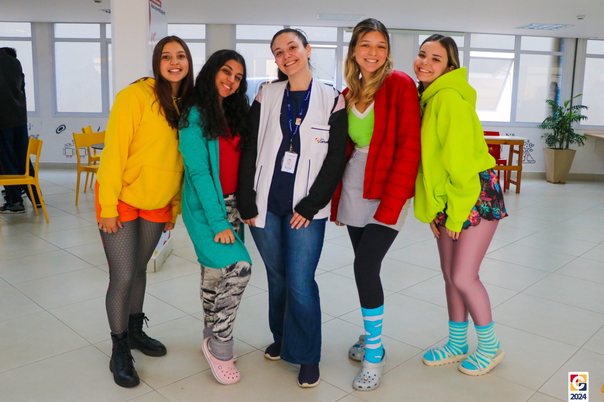 💃 Roupas bregas, alegria e descontração em mais um Dia Temático do ...